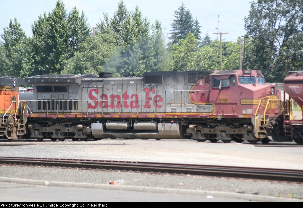 BNSF 667